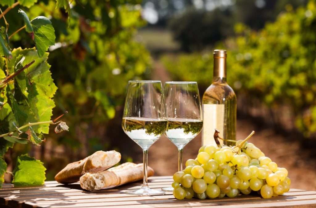 Cele mai populare tipuri de vin alb și cum să le asociezi cu mâncarea ...